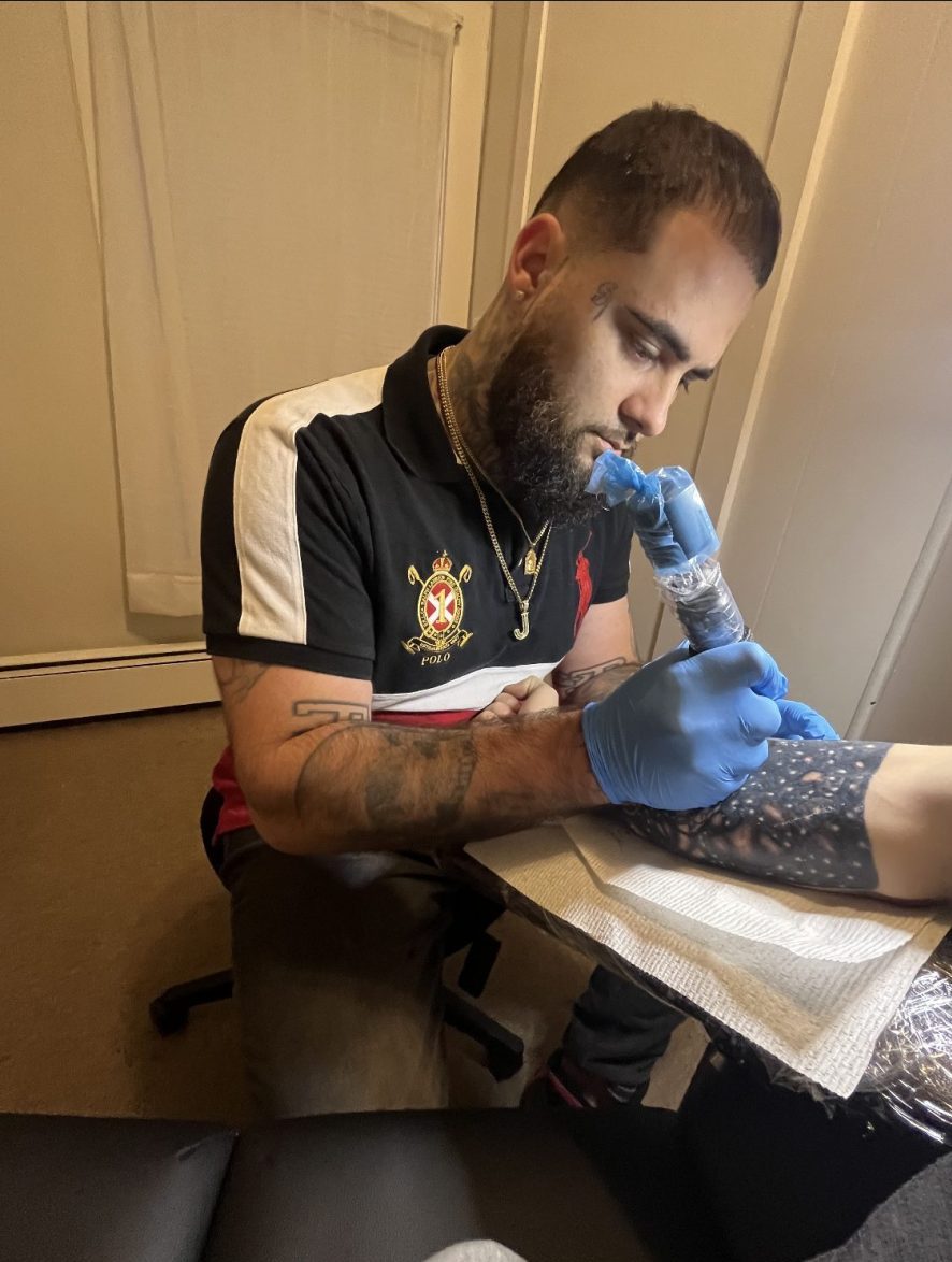 Gabriel De Jesus – Heart in Hand Tattoo